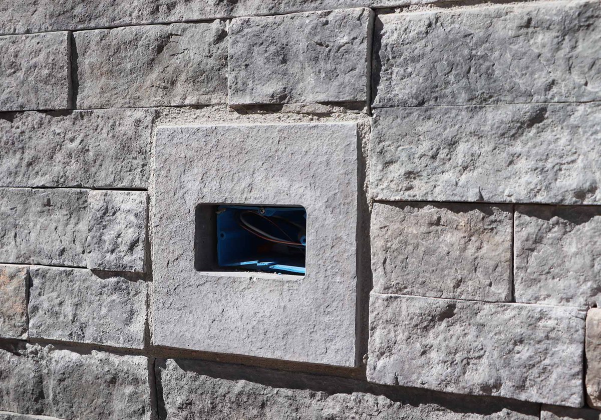 Siota Receptacle Block Lambris