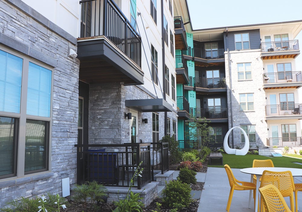 Siota Beveled Water Table